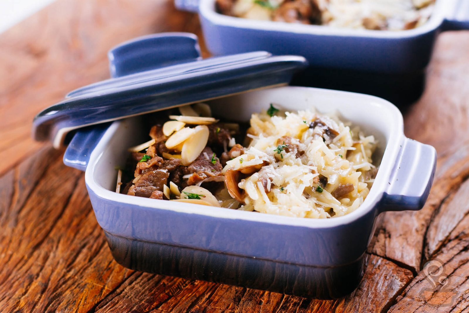 Risoni de cogumelos com filé ao vinho - receita deliciosa!