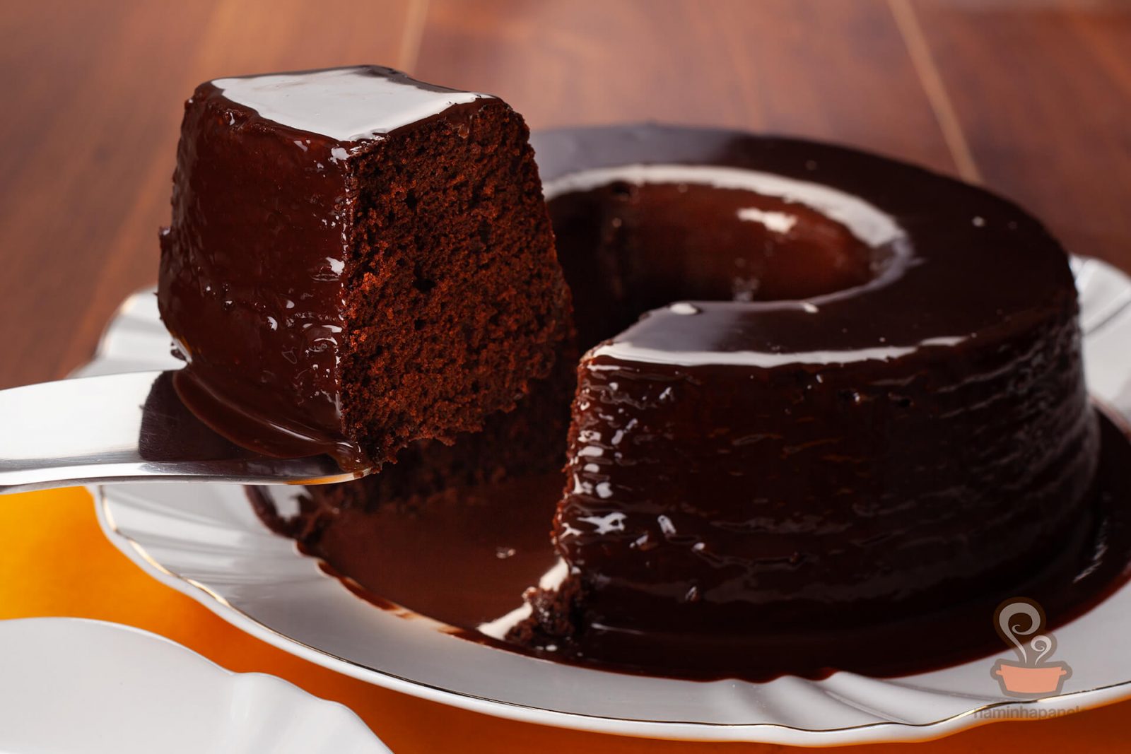 Bolo de chocolate fácil - receita deliciosa e com super dicas