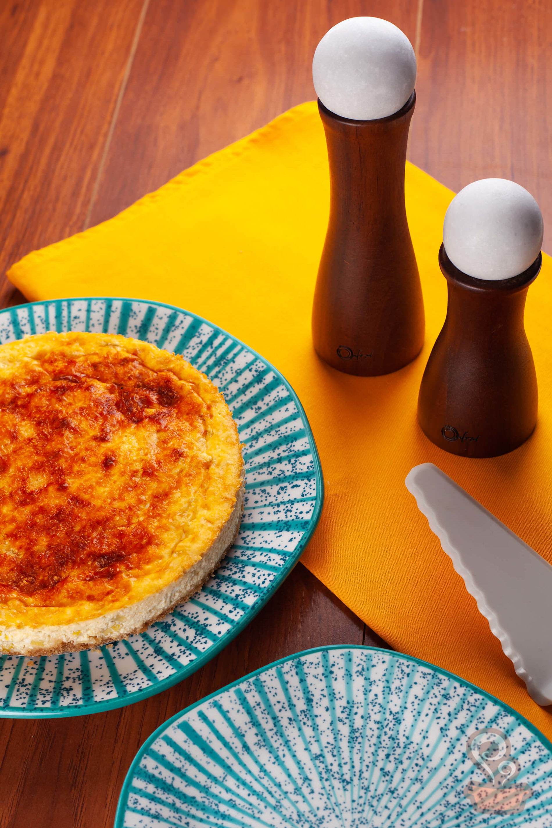 Cheesecake salgado de 4 queijos - receita fácil e deliciosa