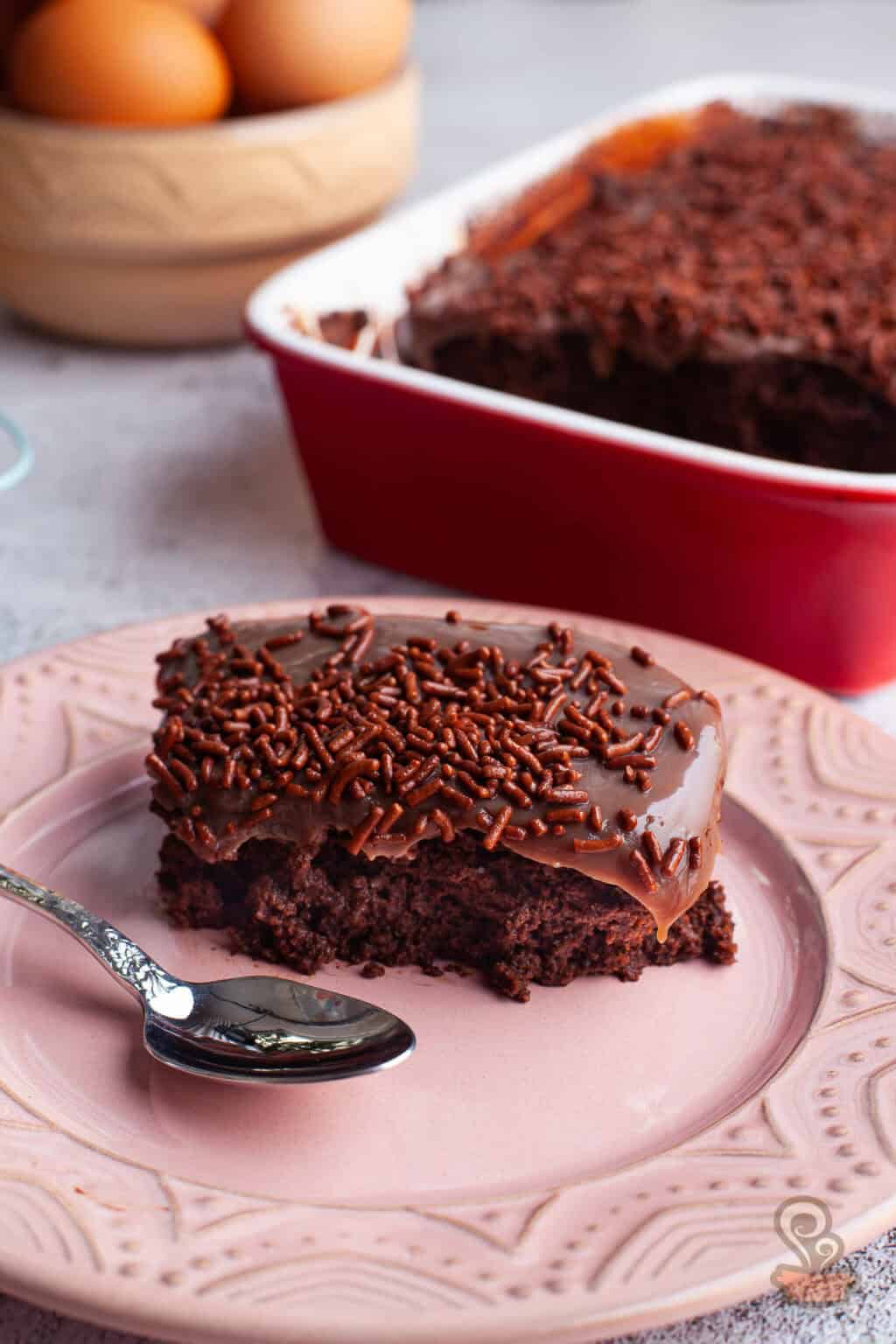 Bolo de chocolate gelado - receita super fácil e deliciosa
