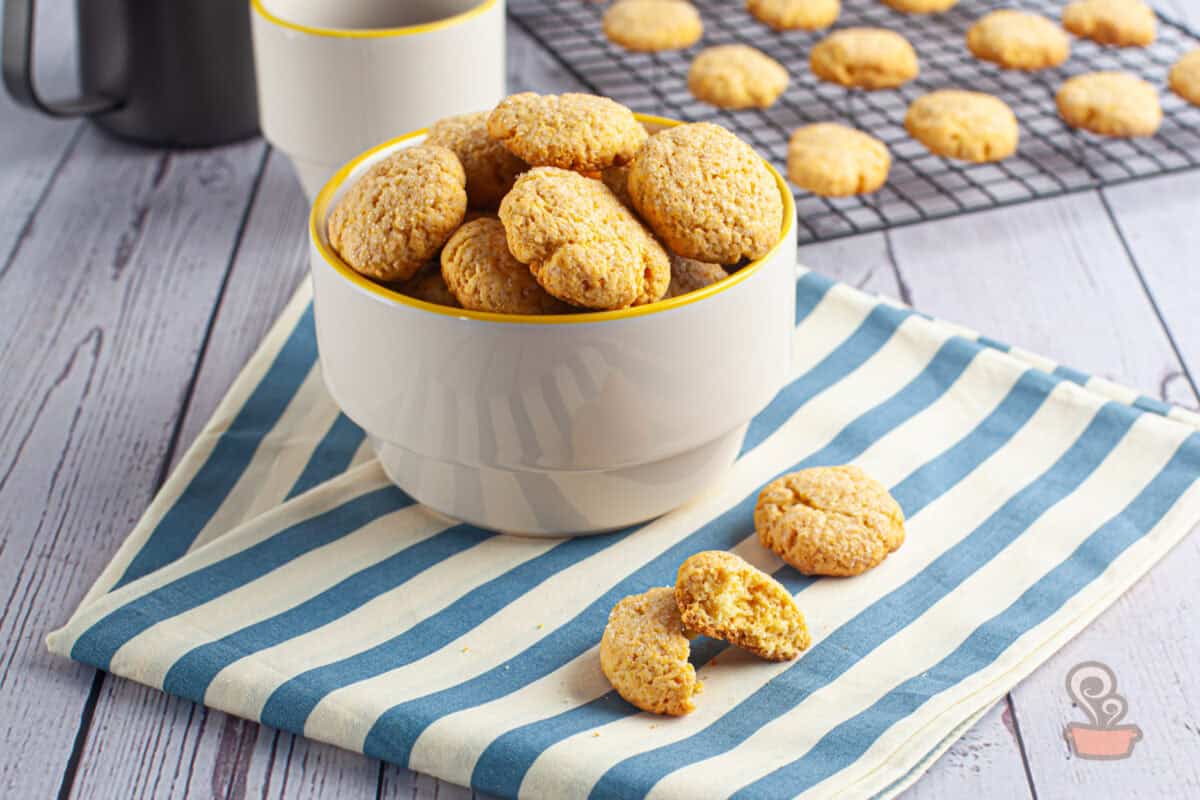 Broa de fubá - receita fácil de broa crocante e deliciosa