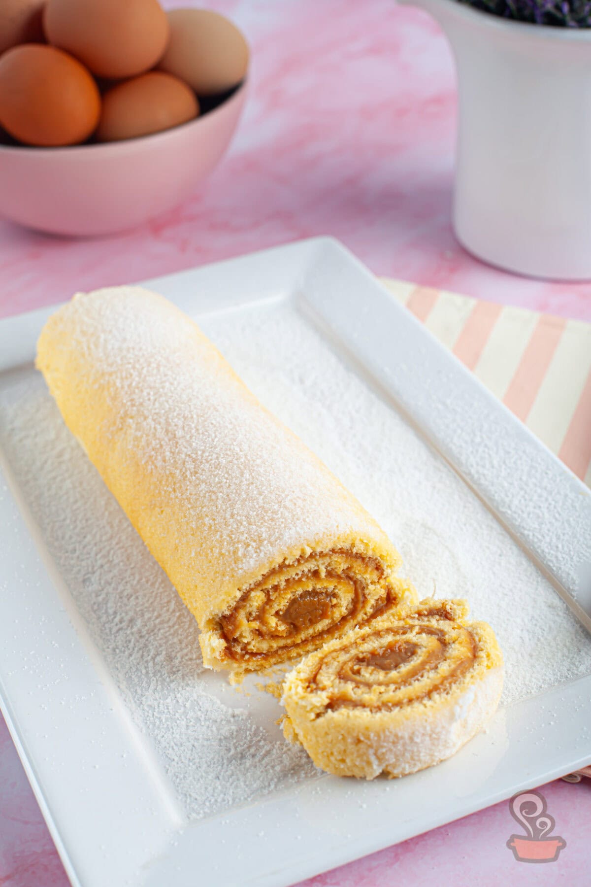 Rocambole de doce de leite - massa fácil e deliciosa